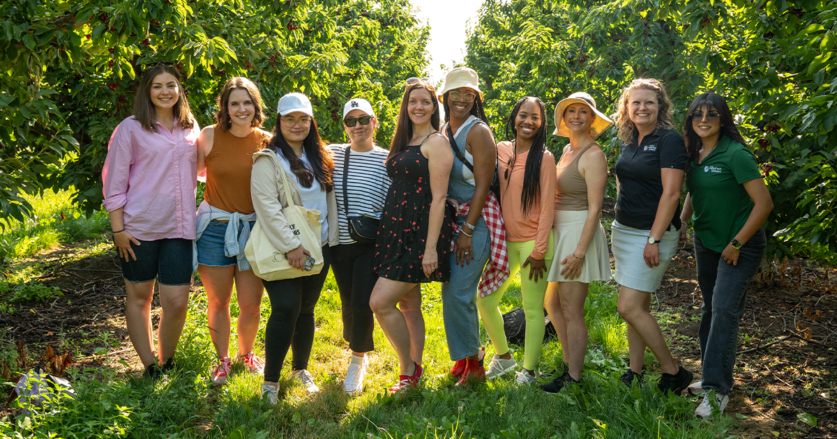 Superfresh Growers Hosts Team Nosh for Summer Fruit Tour - Superfresh ...