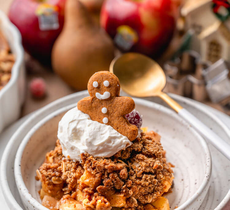 Apple & Pear Crisp with Gingerbread Cookie Crumble - Superfresh Growers