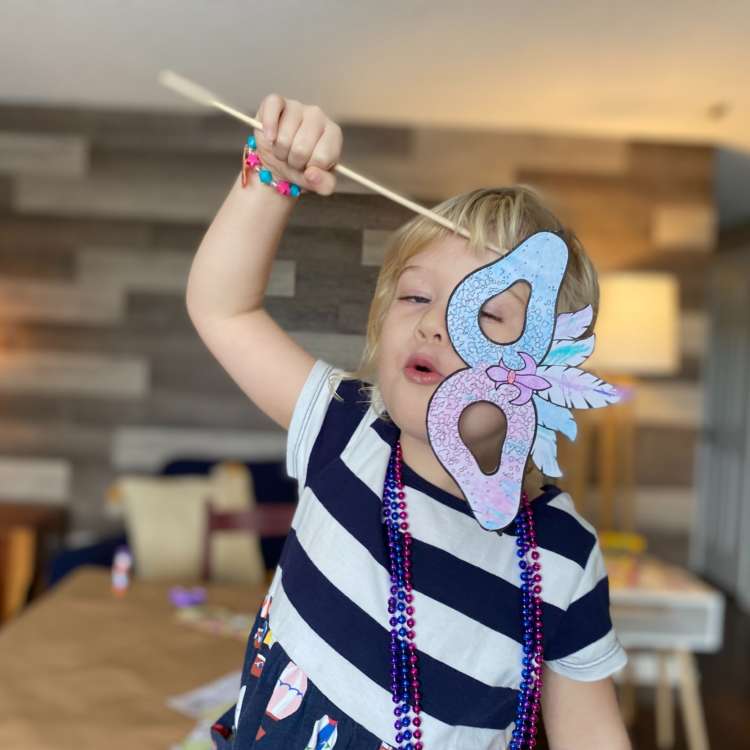 Make your own Mardi Gras pear mask - Superfresh Growers